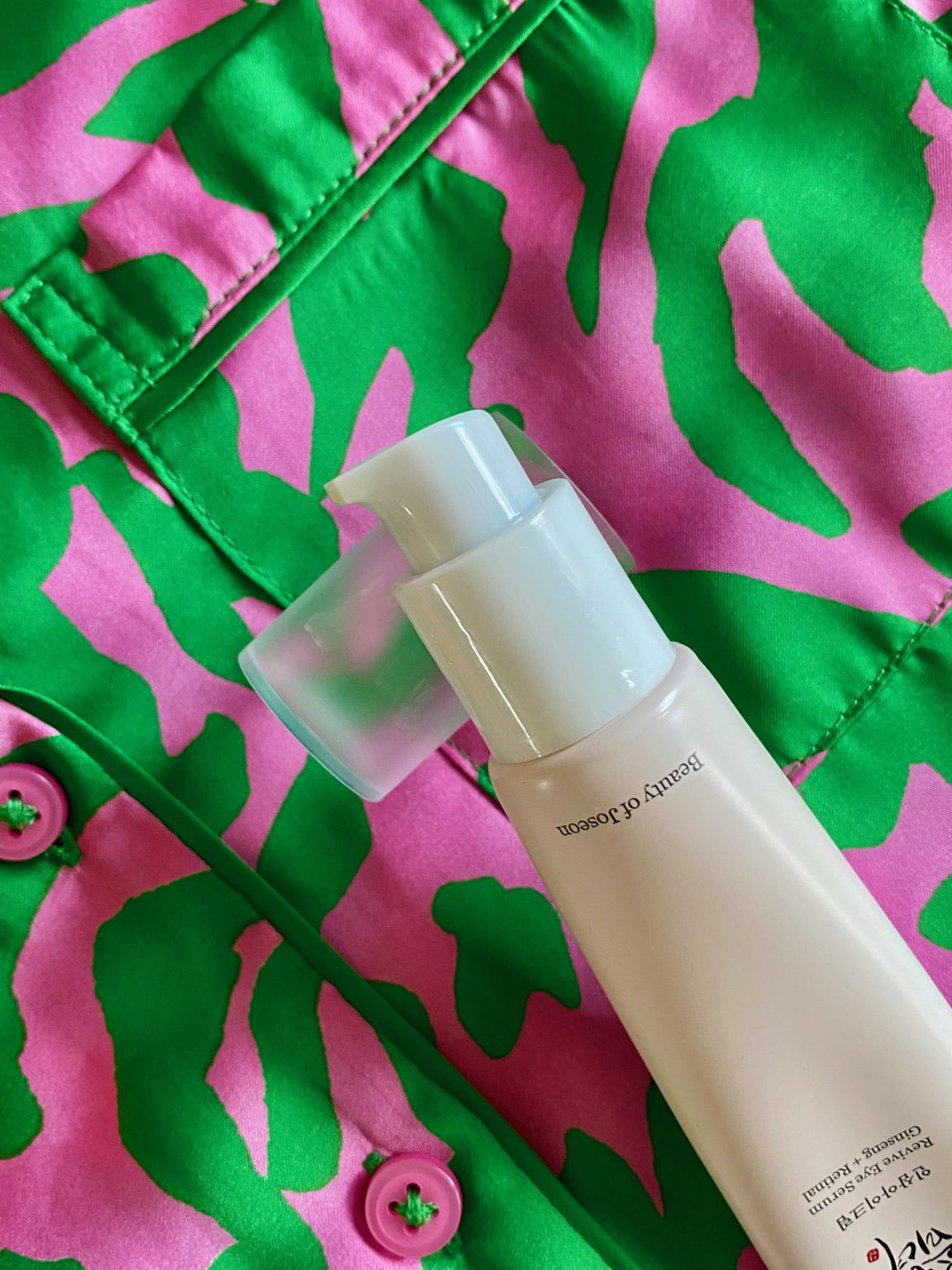 La crème est légère, non grasse et pénètre rapidement. Je l’utilise le ...